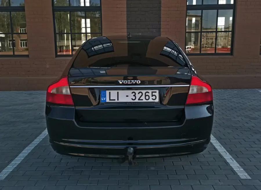 Black Volvo S80 2008 in Riga, with an engine capacity of 2.40 L and mileage of 299 thousand km for 5490 €, photo 5 on AUTOMOTO.COM.LV