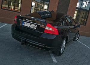 Black Volvo S80 2008 in Riga, with an engine capacity of 2.40 L and mileage of 299 thousand km for 5490 €, photo 6 on AUTOMOTO.COM.LV