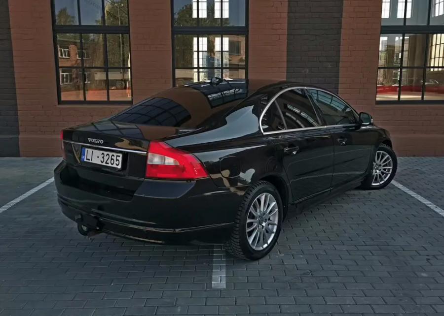 Black Volvo S80 2008 in Riga, with an engine capacity of 2.40 L and mileage of 299 thousand km for 5490 €, photo 7 on AUTOMOTO.COM.LV