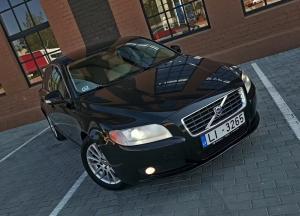 Black Volvo S80 2008 in Riga, with an engine capacity of 2.40 L and mileage of 299 thousand km for 5490 €, photo 12 on AUTOMOTO.COM.LV