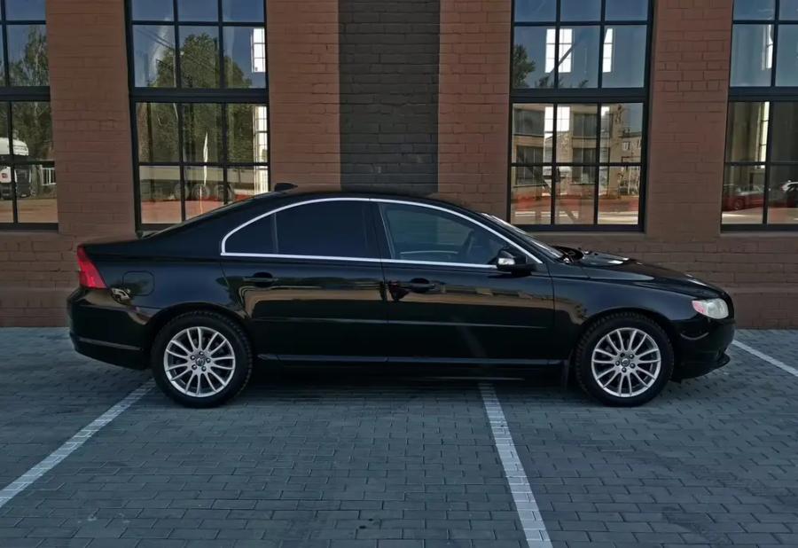 Black Volvo S80 2008 in Riga, with an engine capacity of 2.40 L and mileage of 299 thousand km for 5490 €, photo 13 on AUTOMOTO.COM.LV