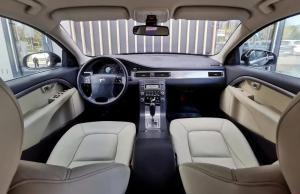 Black Volvo S80 2008 in Riga, with an engine capacity of 2.40 L and mileage of 299 thousand km for 5490 €, photo 17 on AUTOMOTO.COM.LV