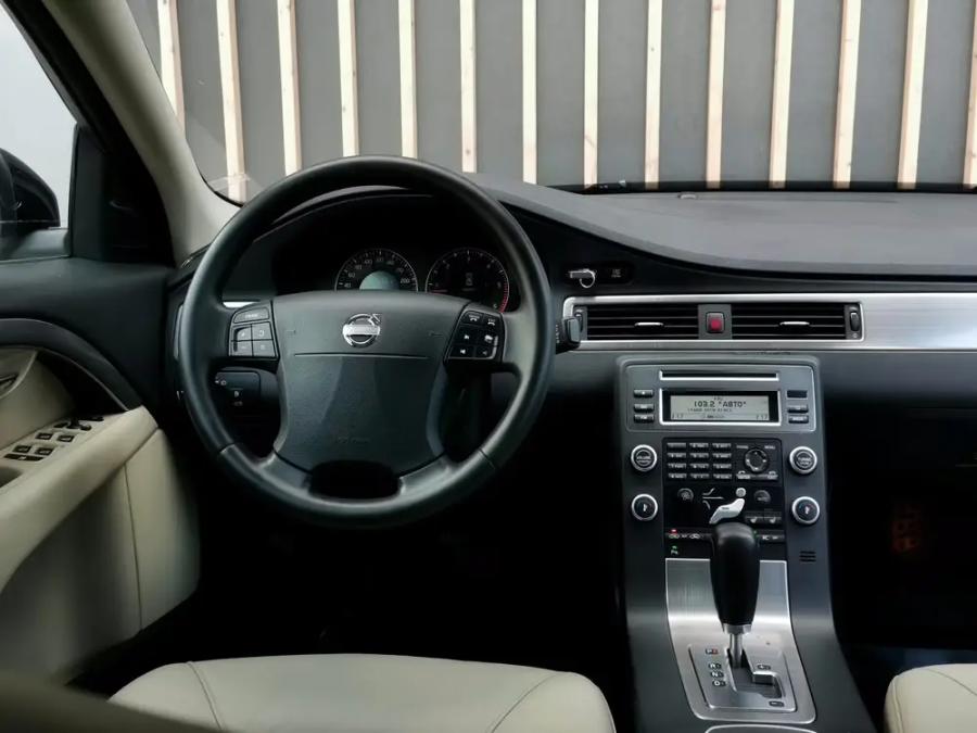 Black Volvo S80 2008 in Riga, with an engine capacity of 2.40 L and mileage of 299 thousand km for 5490 €, photo 22 on AUTOMOTO.COM.LV