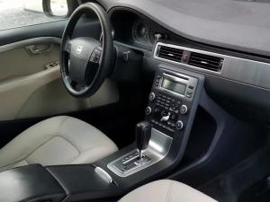 Black Volvo S80 2008 in Riga, with an engine capacity of 2.40 L and mileage of 299 thousand km for 5490 €, photo 23 on AUTOMOTO.COM.LV
