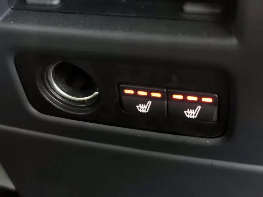 Black Volvo S80 2008 in Riga, with an engine capacity of 2.40 L and mileage of 299 thousand km for 5490 €, photo 25 on AUTOMOTO.COM.LV