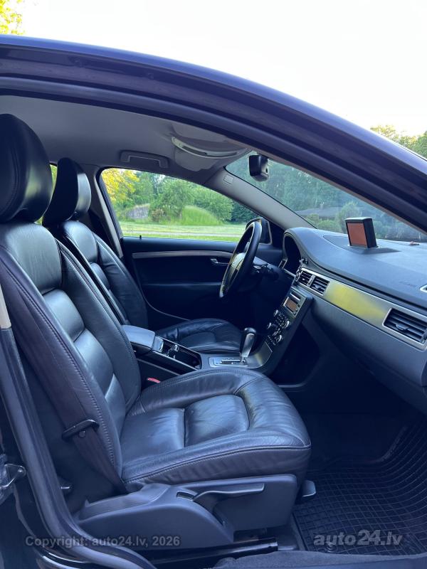 Black Volvo S80 2008 in Tallinn, with an engine capacity of 2.40 L and mileage of 350 thousand km for 4399 €, photo 8 on AUTOMOTO.COM.LV