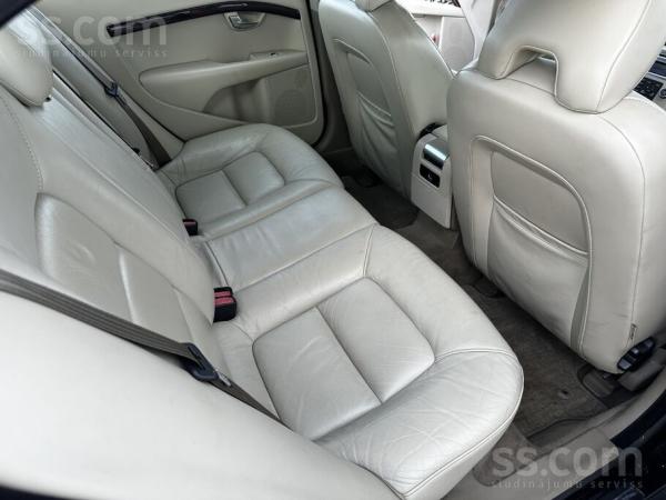 Black Volvo S80 2008 in Riga, with an engine capacity of 2.40 L and mileage of 322 thousand km for 3450 €, photo 7 on AUTOMOTO.COM.LV