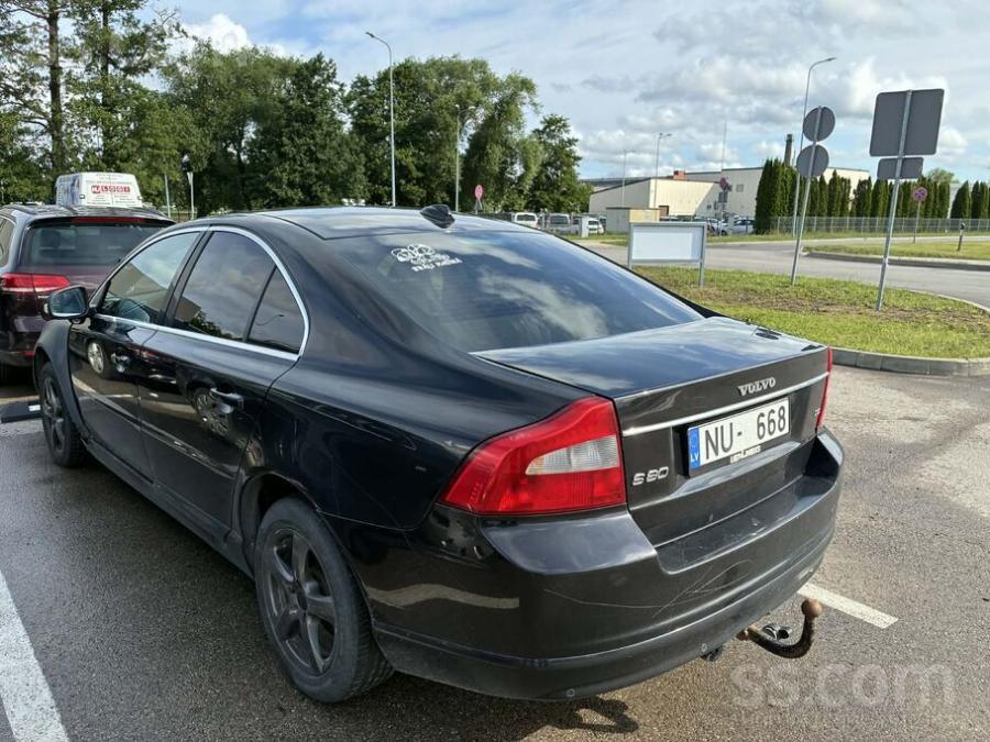 Melns Volvo S80 2008 Liepāja, ar dzinēja tilpumu 2.40 L un nobraukumu 412 tūkst. km par 1050 €, foto 5 vietnē AUTOMOTO.COM.LV