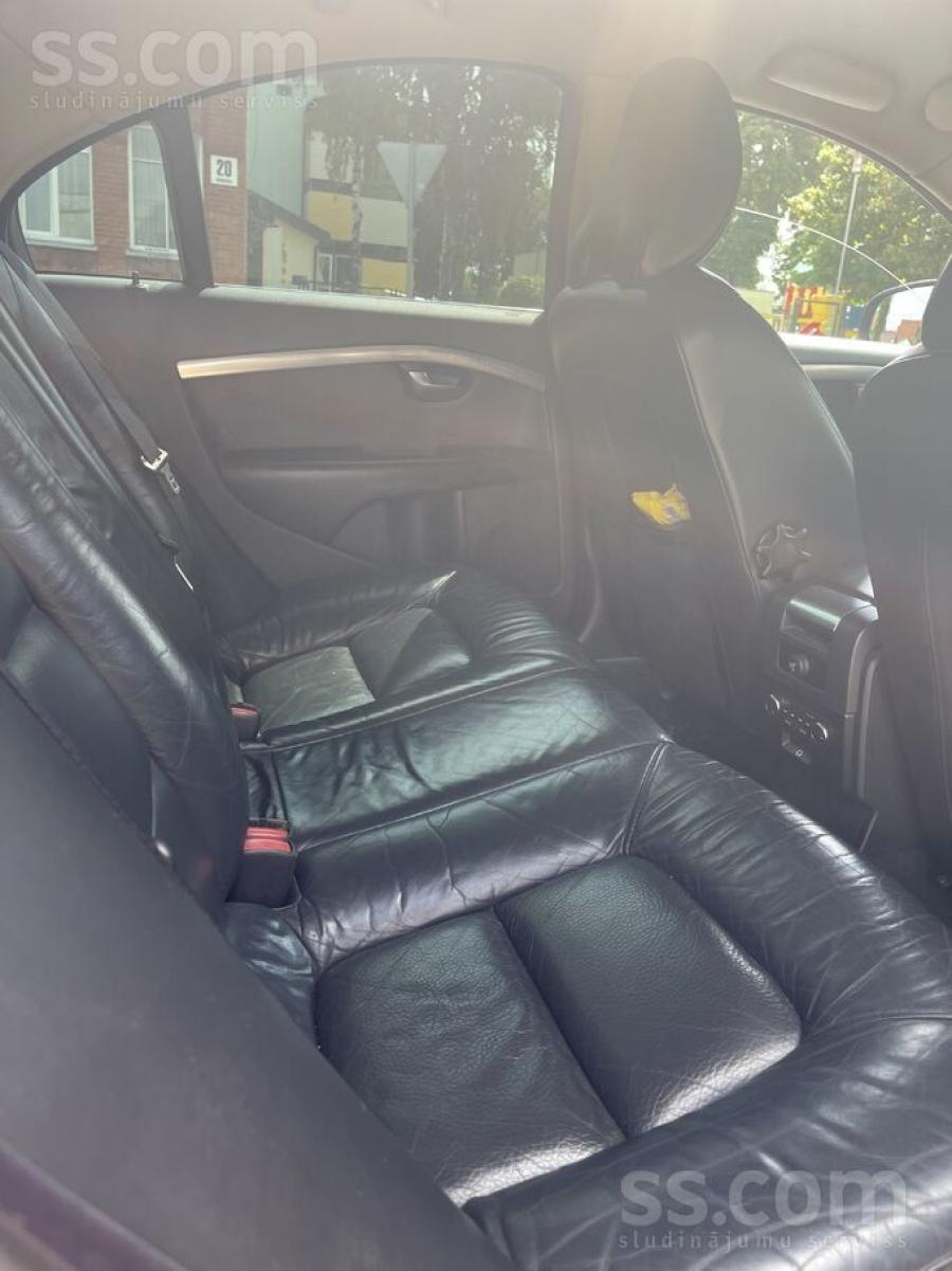 Melns Volvo S80 2008 Daugavpils, ar dzinēja tilpumu 2.00 L un nobraukumu 391 tūkst. km par 4000 €, foto 7 vietnē AUTOMOTO.COM.LV