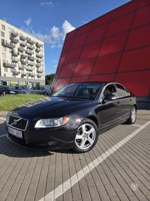 Melns Volvo S80 2008 Viļņa, ar dzinēja tilpumu 2.40 L un nobraukumu 280 tūkst. km par 3900 €, foto  vietnē AUTOMOTO.COM.LV