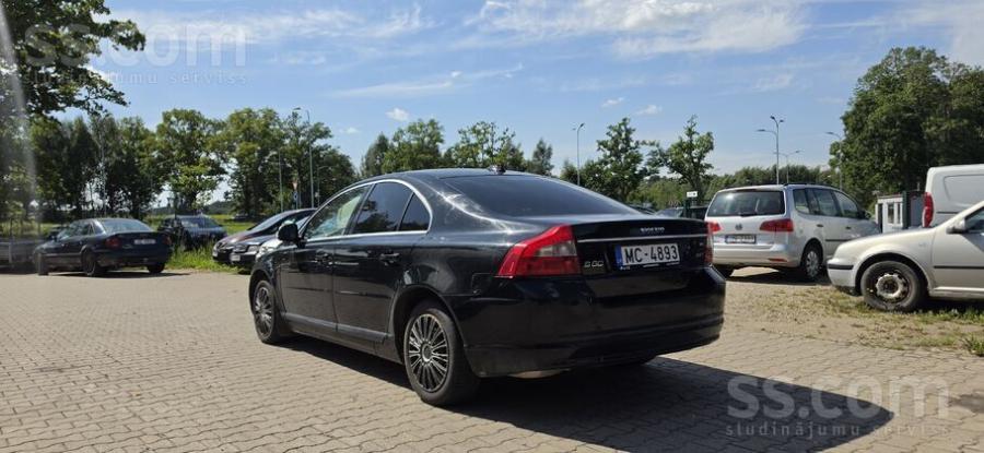 Black Volvo S80 2008 in Valmiera, with an engine capacity of 2.50 L and mileage of 317 thousand km for 2200 €, photo 5 on AUTOMOTO.COM.LV