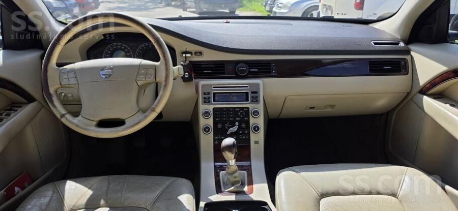 Black Volvo S80 2008 in Valmiera, with an engine capacity of 2.50 L and mileage of 317 thousand km for 2200 €, photo 8 on AUTOMOTO.COM.LV