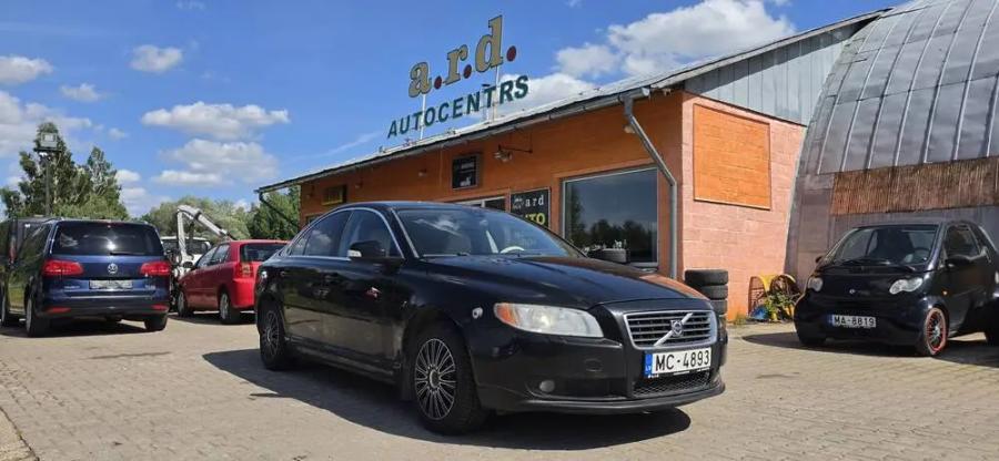 Black Volvo S80 2008 in Valmiera, with an engine capacity of 2.50 L and mileage of 317 thousand km for 2200 €, photo 1 on AUTOMOTO.COM.LV