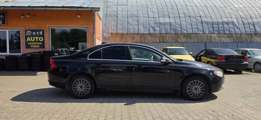 Black Volvo S80 2008 in Valmiera, with an engine capacity of 2.50 L and mileage of 317 thousand km for 2200 €, photo 3 on AUTOMOTO.COM.LV