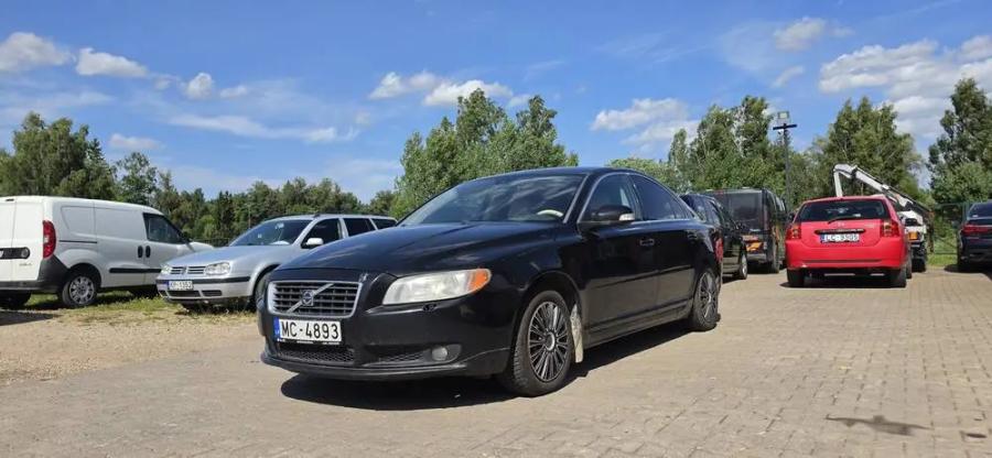 Black Volvo S80 2008 in Valmiera, with an engine capacity of 2.50 L and mileage of 317 thousand km for 2200 €, photo 7 on AUTOMOTO.COM.LV