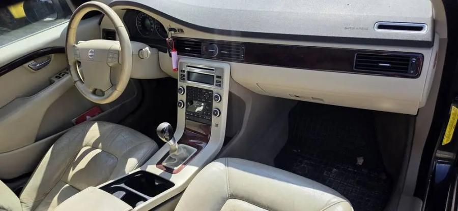 Black Volvo S80 2008 in Valmiera, with an engine capacity of 2.50 L and mileage of 317 thousand km for 2200 €, photo 10 on AUTOMOTO.COM.LV