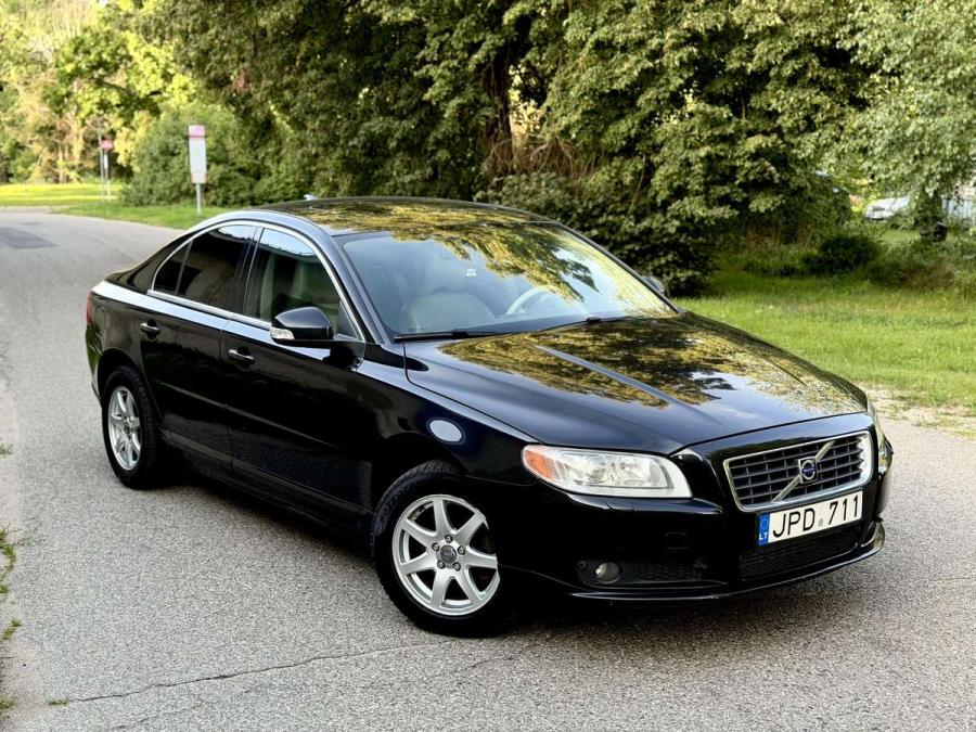Melns Volvo S80 2008 Viļņa, ar dzinēja tilpumu 2.40 L un nobraukumu 295 tūkst. km par 2500 €, foto 1 vietnē AUTOMOTO.COM.LV