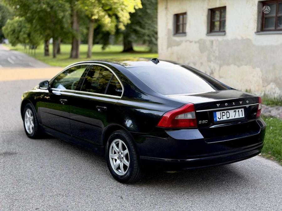 Melns Volvo S80 2008 Viļņa, ar dzinēja tilpumu 2.40 L un nobraukumu 295 tūkst. km par 2500 €, foto 6 vietnē AUTOMOTO.COM.LV