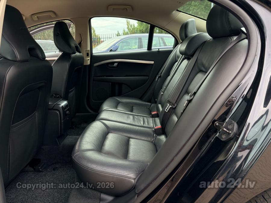Melns Volvo S80 2008 Tartu, ar dzinēja tilpumu 2.00 L un nobraukumu 166 tūkst. km par 6590 €, foto 16 vietnē AUTOMOTO.COM.LV