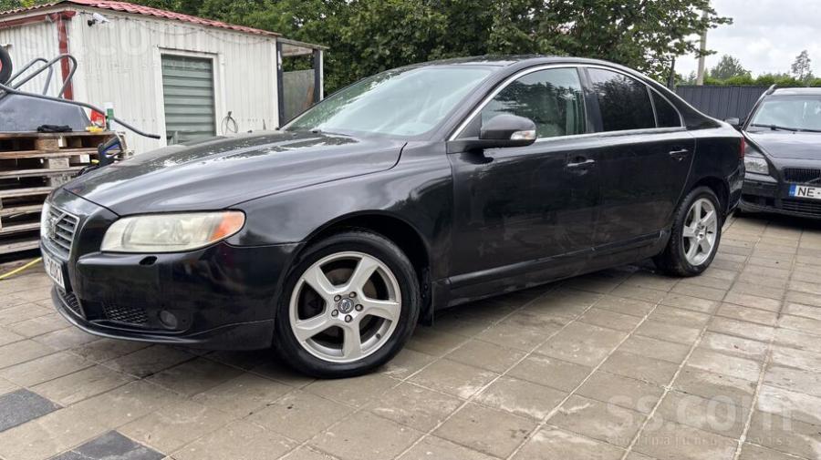 Black Volvo S80 2008 in Riga, with an engine capacity of 2.40 L and mileage of 394 thousand km for 2000 €, photo 1 on AUTOMOTO.COM.LV