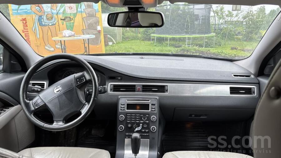 Black Volvo S80 2008 in Riga, with an engine capacity of 2.40 L and mileage of 394 thousand km for 2000 €, photo 10 on AUTOMOTO.COM.LV