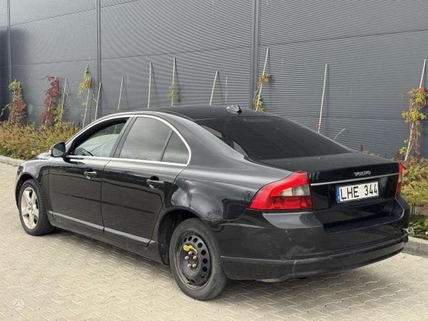 Black Volvo S80 2008 in Vilnius, with an engine capacity of 2.00 L and mileage of 349 thousand km for 1200 €, photo 5 on AUTOMOTO.COM.LV