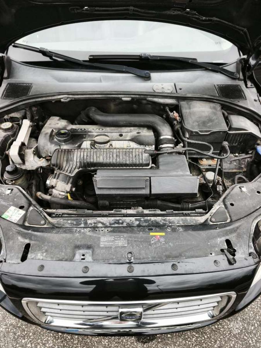 Black Volvo S80 2008 in Klaipeda, with an engine capacity of 2.52 L and mileage of 414 thousand km for 3900 €, photo 5 on AUTOMOTO.COM.LV