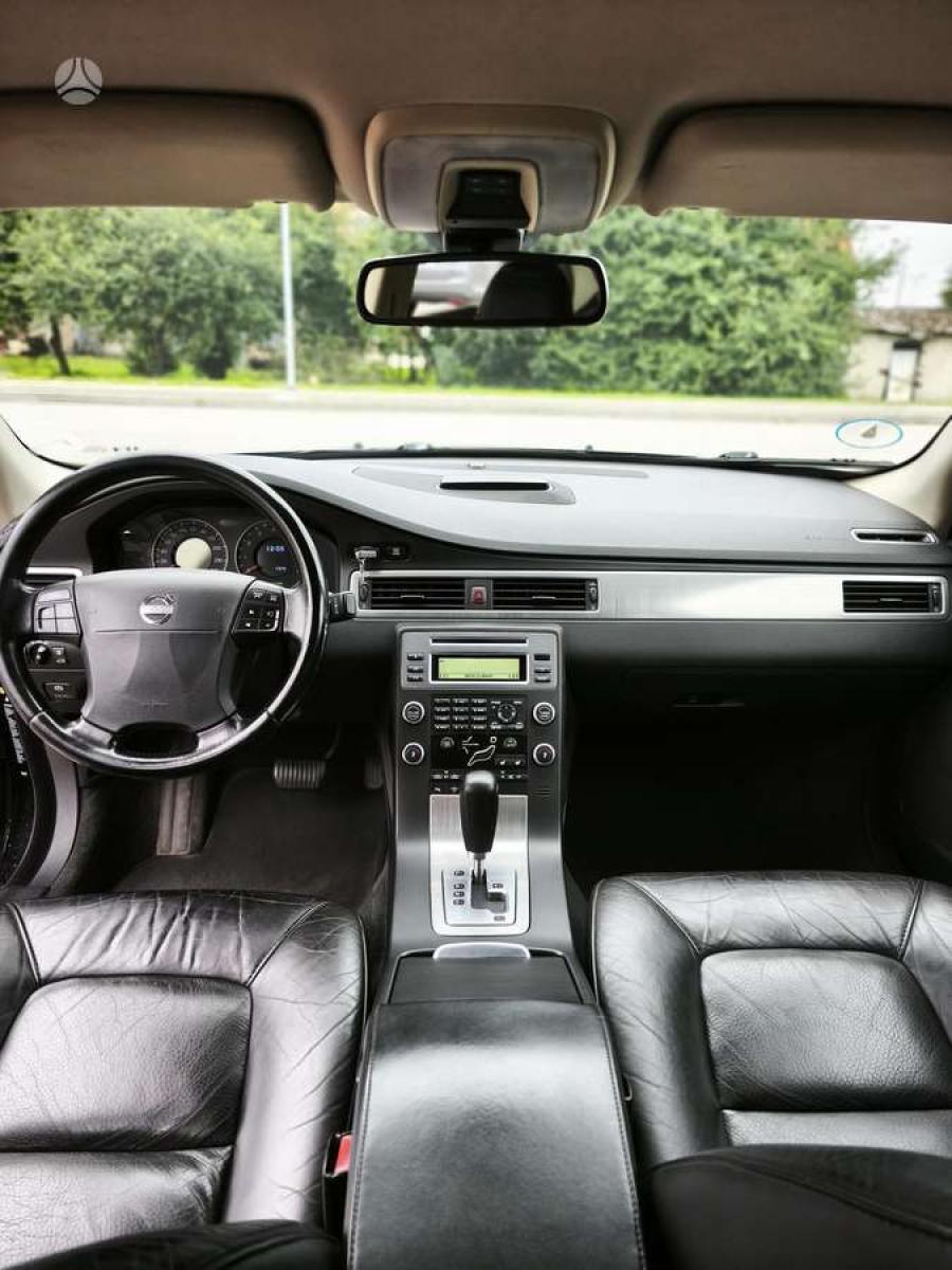 Black Volvo S80 2008 in Klaipeda, with an engine capacity of 2.52 L and mileage of 414 thousand km for 3900 €, photo 7 on AUTOMOTO.COM.LV