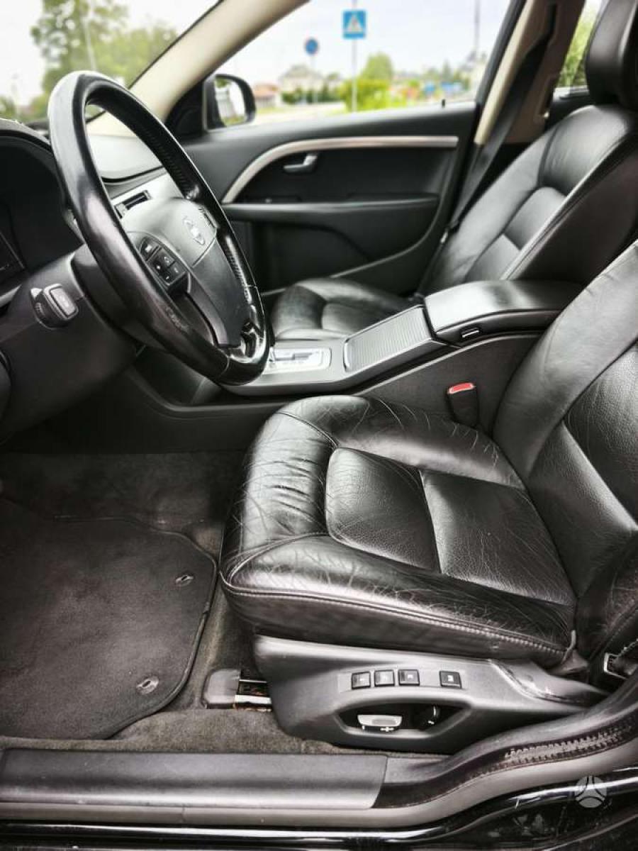 Black Volvo S80 2008 in Klaipeda, with an engine capacity of 2.52 L and mileage of 414 thousand km for 3900 €, photo 8 on AUTOMOTO.COM.LV