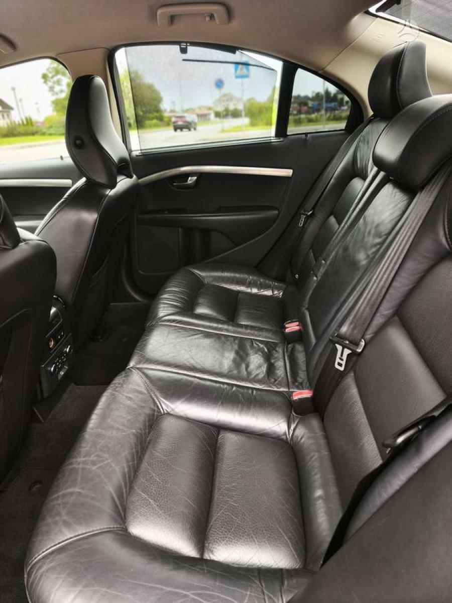 Black Volvo S80 2008 in Klaipeda, with an engine capacity of 2.52 L and mileage of 414 thousand km for 3900 €, photo 9 on AUTOMOTO.COM.LV