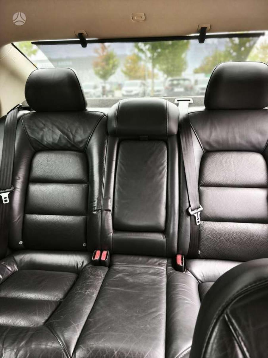 Black Volvo S80 2008 in Klaipeda, with an engine capacity of 2.52 L and mileage of 414 thousand km for 3900 €, photo 12 on AUTOMOTO.COM.LV