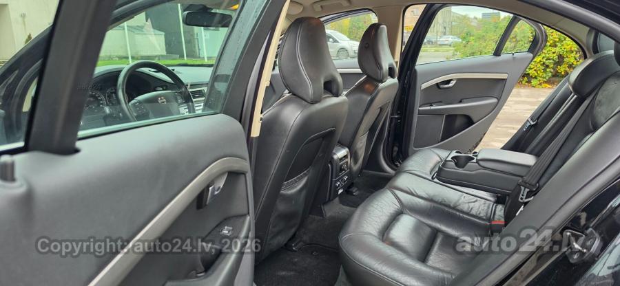Black Volvo S80 2008 in Tallinn, with an engine capacity of 2.40 L and mileage of 303 thousand km for 5500 €, photo 12 on AUTOMOTO.COM.LV