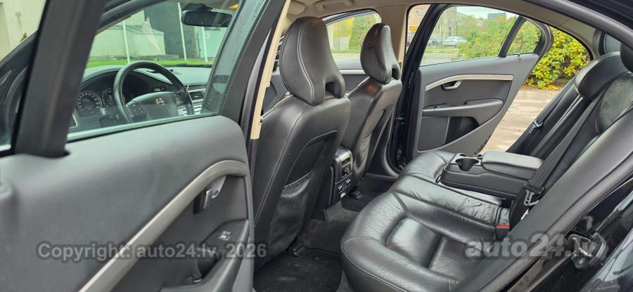 Black Volvo S80 2008 in Tallinn, with an engine capacity of 2.40 L and mileage of 303 thousand km for 5500 €, photo 13 on AUTOMOTO.COM.LV