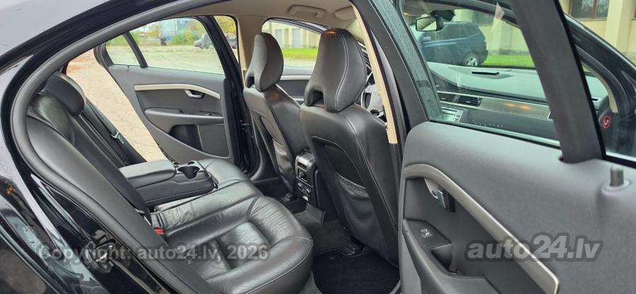 Black Volvo S80 2008 in Tallinn, with an engine capacity of 2.40 L and mileage of 303 thousand km for 5500 €, photo 14 on AUTOMOTO.COM.LV