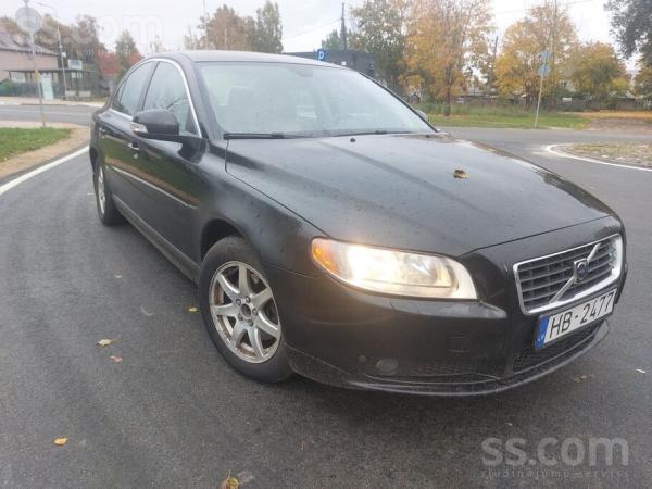 Black Volvo S80 2008 in Riga, with an engine capacity of 2.40 L and mileage of 440 thousand km for 1400 €, photo 3 on AUTOMOTO.COM.LV