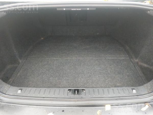 Black Volvo S80 2008 in Riga, with an engine capacity of 2.40 L and mileage of 440 thousand km for 1400 €, photo 6 on AUTOMOTO.COM.LV