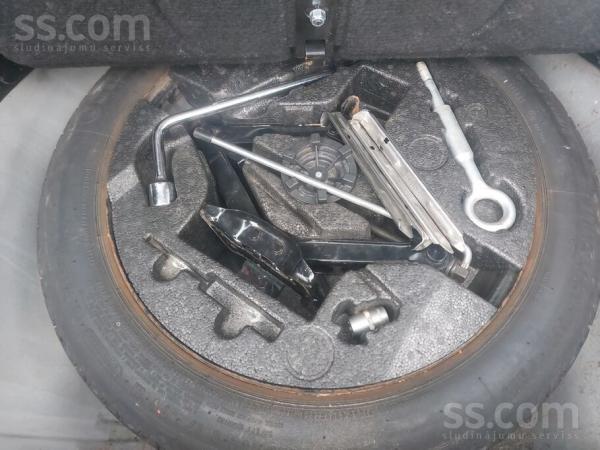 Black Volvo S80 2008 in Riga, with an engine capacity of 2.40 L and mileage of 440 thousand km for 1400 €, photo 7 on AUTOMOTO.COM.LV