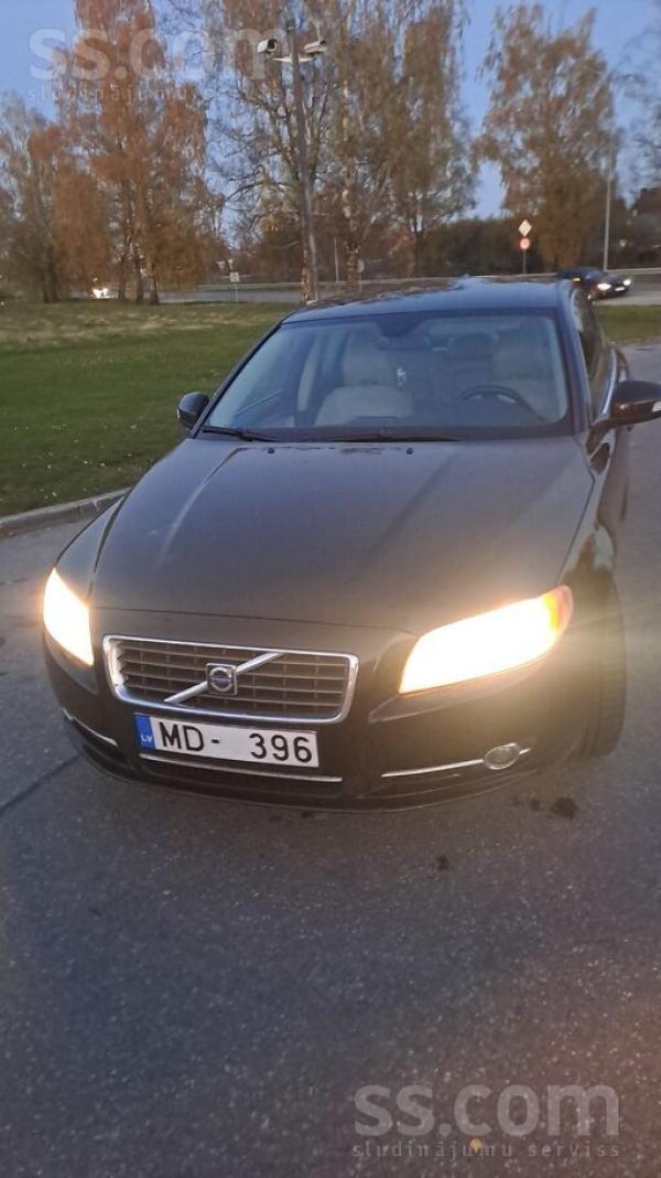 Black Volvo S80 2009 in Riga, with an engine capacity of 2.40 L and mileage of 325 thousand km for 5200 €, photo 3 on AUTOMOTO.COM.LV