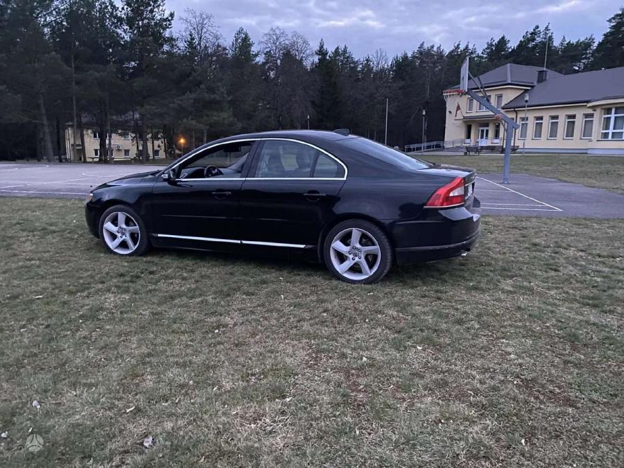 Black Volvo S80 2009 in Jonava, with an engine capacity of 3.20 L and mileage of 361 thousand km for 4900 €, photo 5 on AUTOMOTO.COM.LV