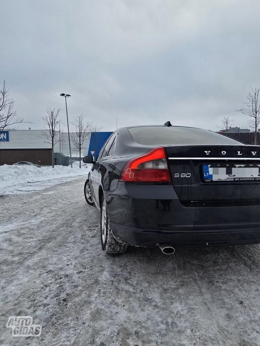 Black Volvo S80 2009 in Klaipeda, with an engine capacity of 3.00 L and mileage of 268 thousand km for 3150 €, photo 6 on AUTOMOTO.COM.LV