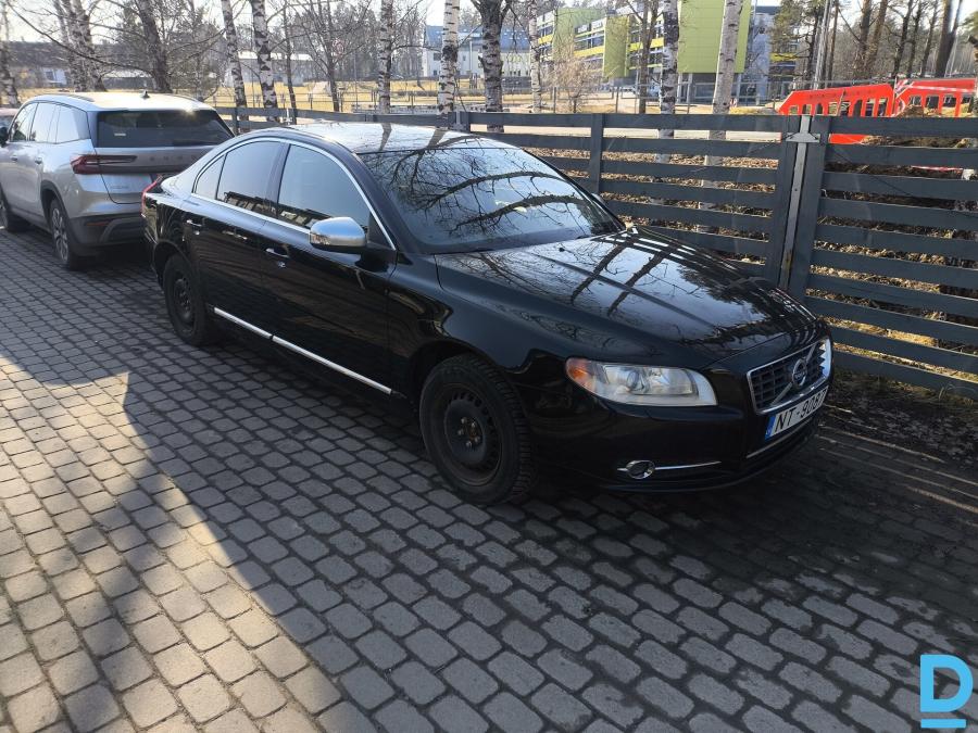 Black Volvo S80 2009 in Riga, with an engine capacity of 2.40 L and mileage of 318 thousand km for 3500 €, photo 1 on AUTOMOTO.COM.LV