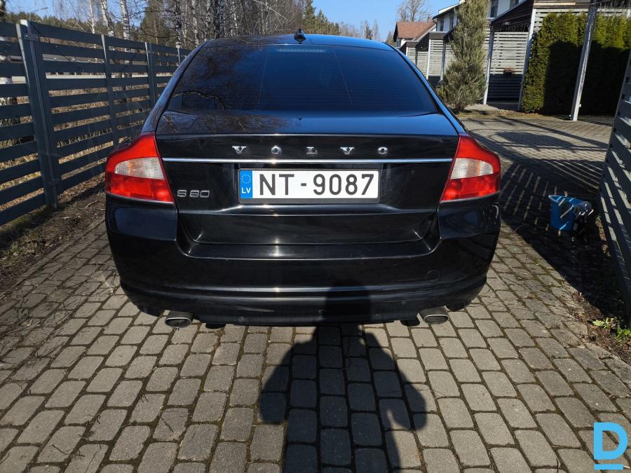 Black Volvo S80 2009 in Riga, with an engine capacity of 2.40 L and mileage of 318 thousand km for 3500 €, photo 5 on AUTOMOTO.COM.LV