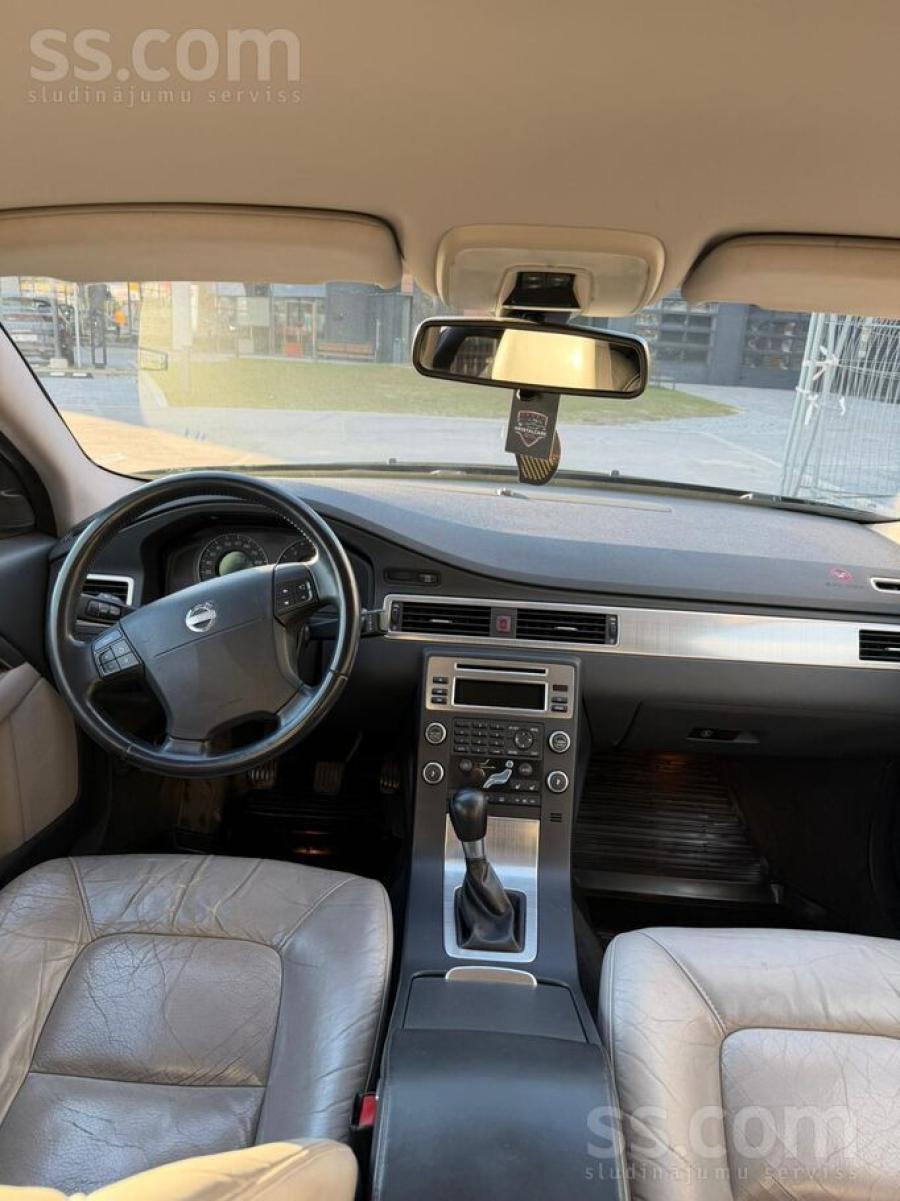 Black Volvo S80 2009 in Riga, with an engine capacity of 2.40 L and mileage of 346 thousand km for 3200 €, photo 7 on AUTOMOTO.COM.LV