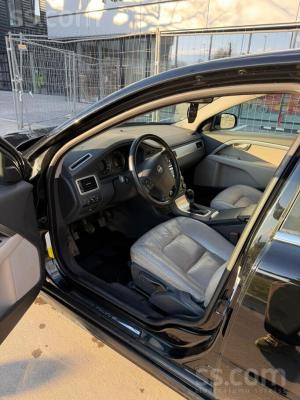Black Volvo S80 2009 in Riga, with an engine capacity of 2.40 L and mileage of 346 thousand km for 3200 €, photo 8 on AUTOMOTO.COM.LV