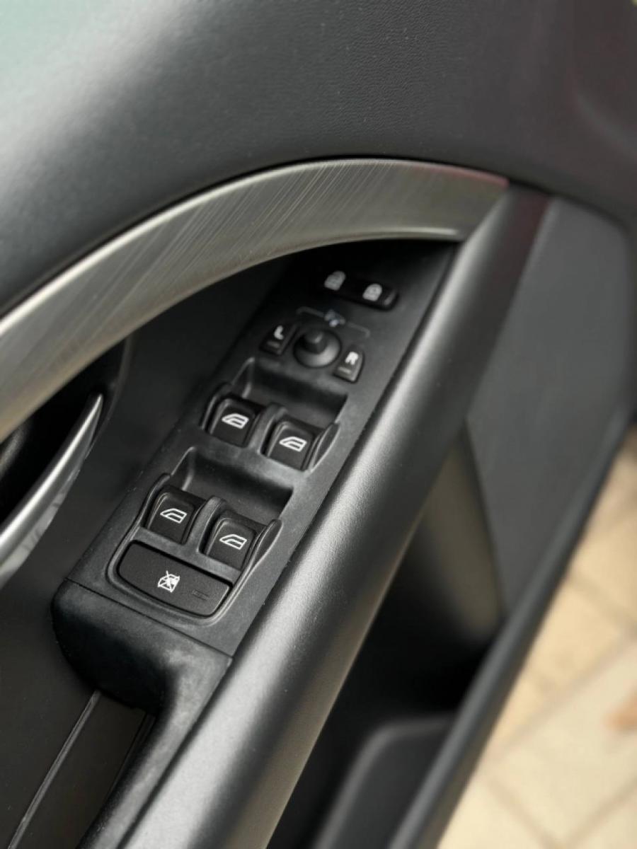 Melns Volvo S80 2009 Rīga, ar dzinēja tilpumu 2.40 L un nobraukumu 251 tūkst. km par 6999 €, foto 17 vietnē AUTOMOTO.COM.LV