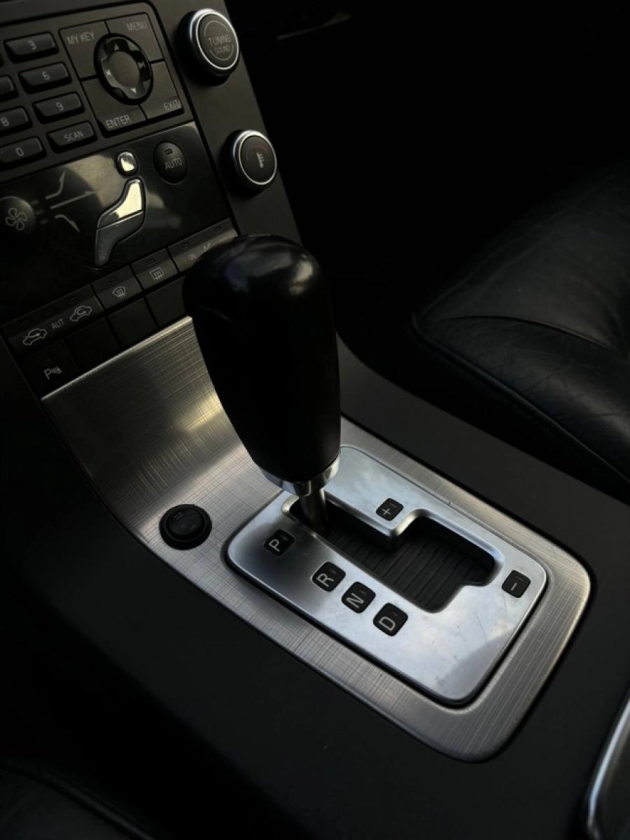 Melns Volvo S80 2009 Rīga, ar dzinēja tilpumu 2.40 L un nobraukumu 251 tūkst. km par 6999 €, foto 22 vietnē AUTOMOTO.COM.LV
