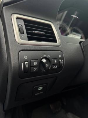 Melns Volvo S80 2009 Rīga, ar dzinēja tilpumu 2.40 L un nobraukumu 251 tūkst. km par 6999 €, foto 33 vietnē AUTOMOTO.COM.LV