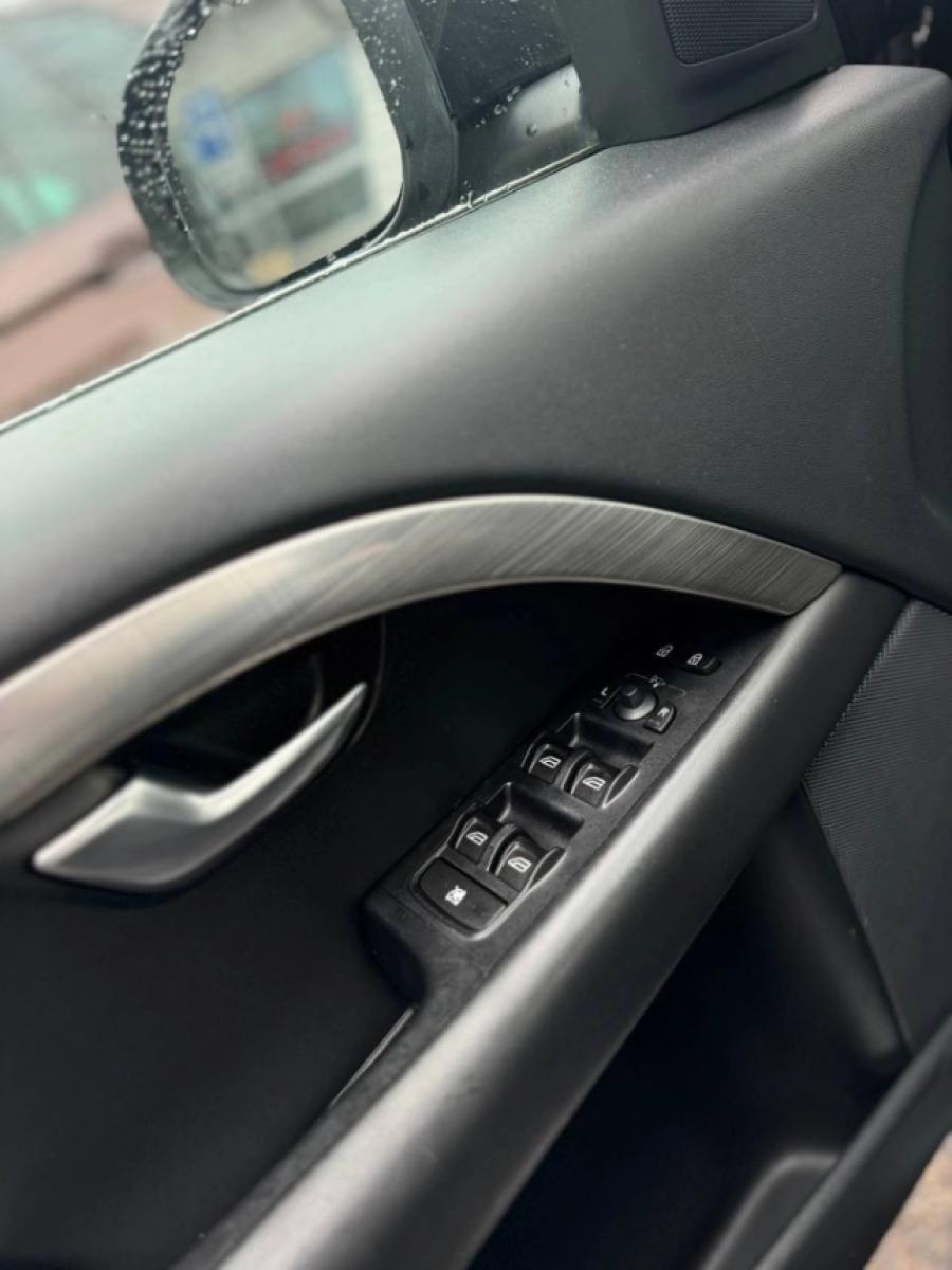 Melns Volvo S80 2009 Rīga, ar dzinēja tilpumu 2.40 L un nobraukumu 251 tūkst. km par 6999 €, foto 37 vietnē AUTOMOTO.COM.LV