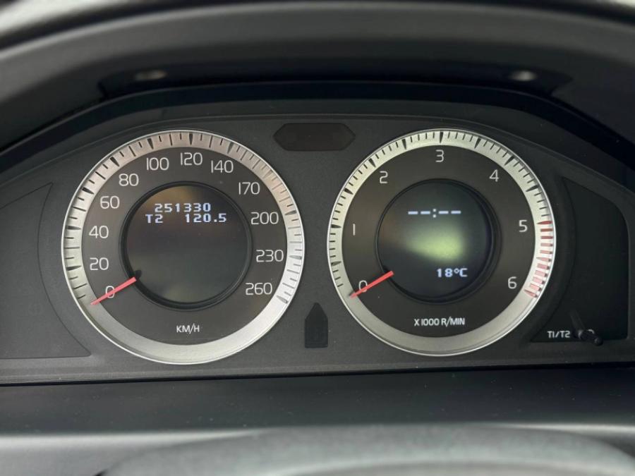 Melns Volvo S80 2009 Rīga, ar dzinēja tilpumu 2.40 L un nobraukumu 251 tūkst. km par 6999 €, foto 43 vietnē AUTOMOTO.COM.LV