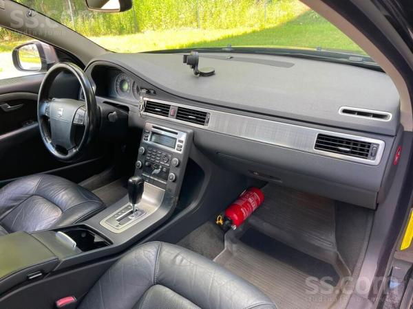 Black Volvo S80 2009 in Riga, with an engine capacity of 2.40 L and mileage of 0 thousand km for 4650 €, photo 9 on AUTOMOTO.COM.LV